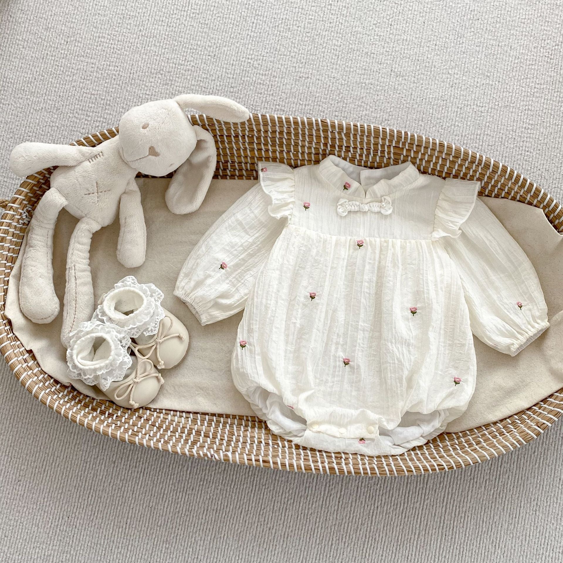 【60-90】くるみボタンホワイトロンパース – PetitKid