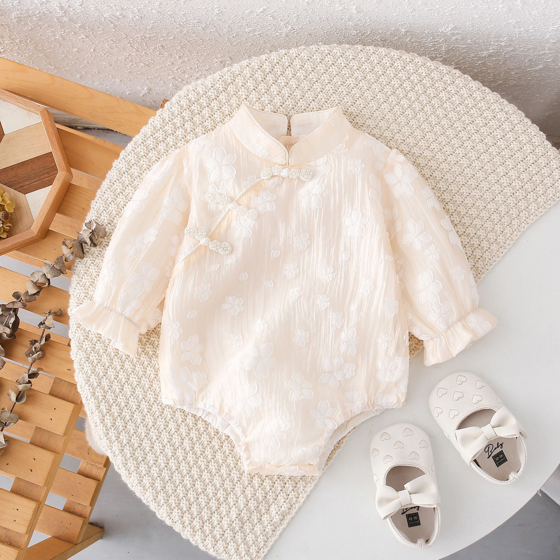 【60-100】パールボタンチャイナロンパース – PetitKid